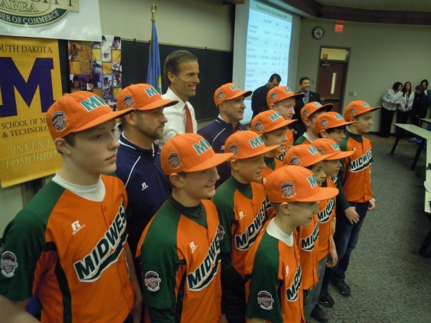 Harney team visits Thune town hall