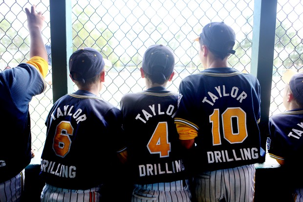 Little League Baseball: Sticking together