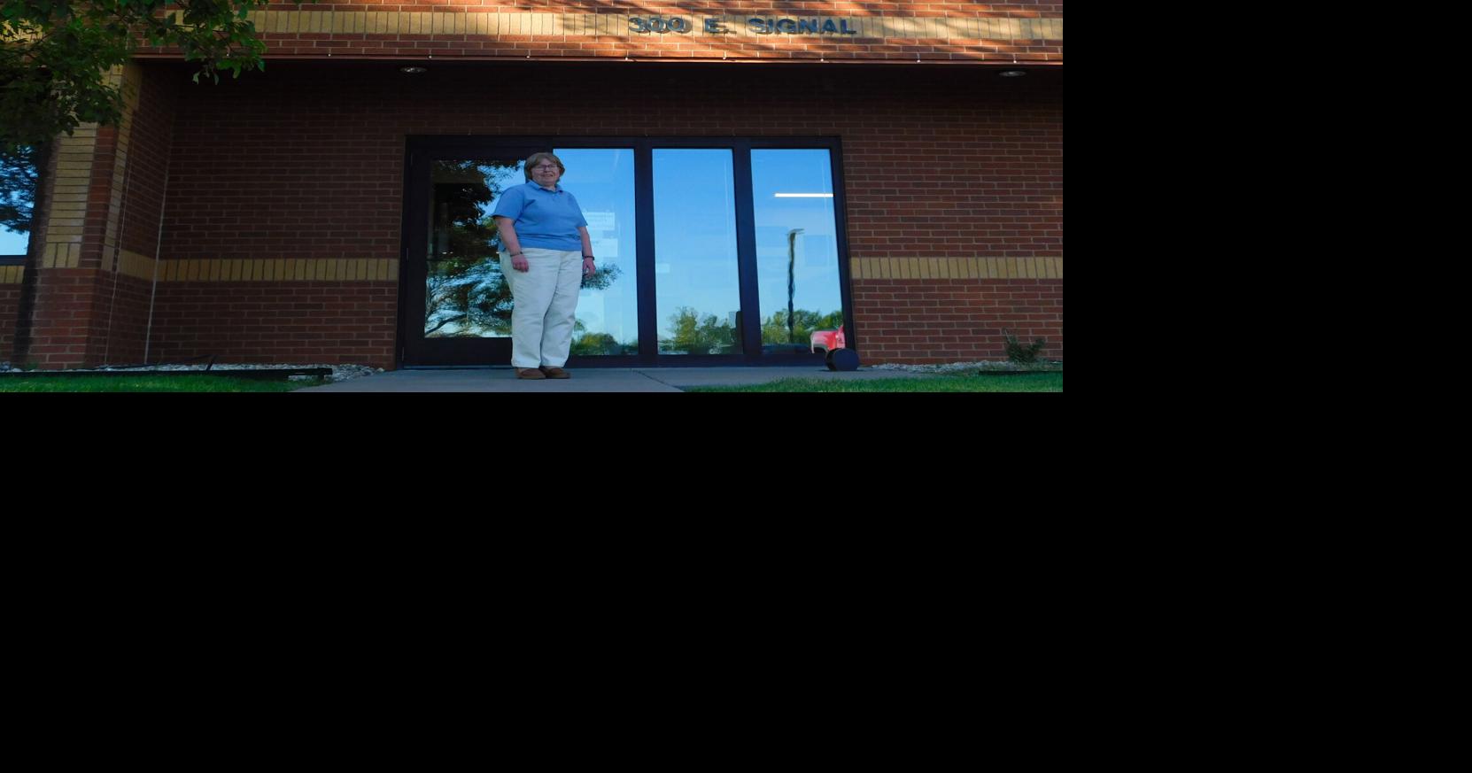 National Weather Service meteorologist retires after 28 yrs.
