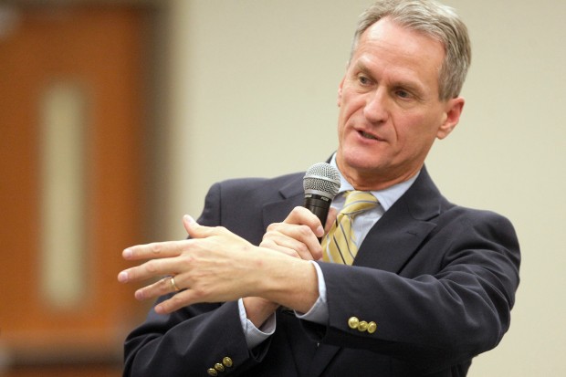 Daugaard defends education reform proposals in Rapid City