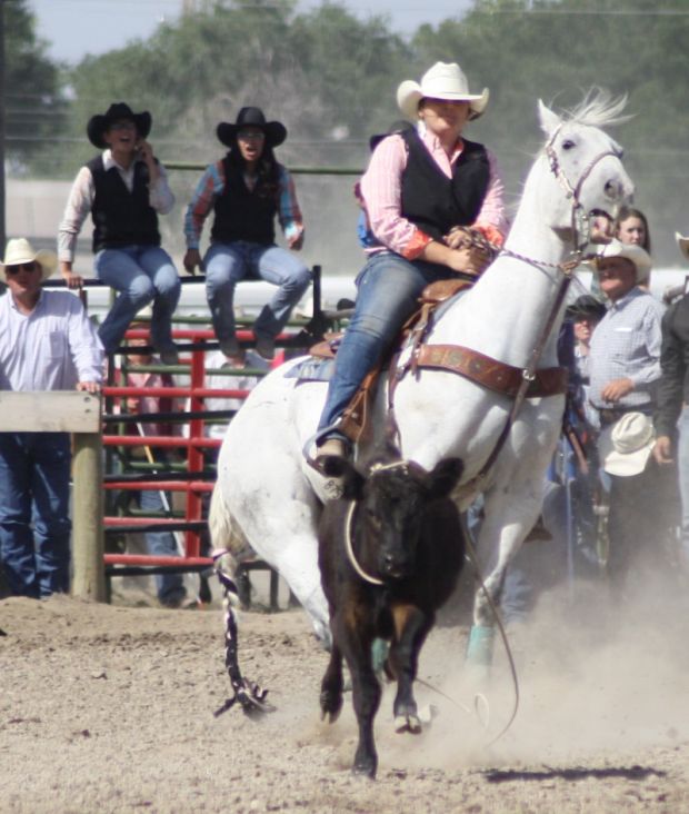CSC’s Danni Jo Hinman wins breakaway roping at college rodeo : Sports