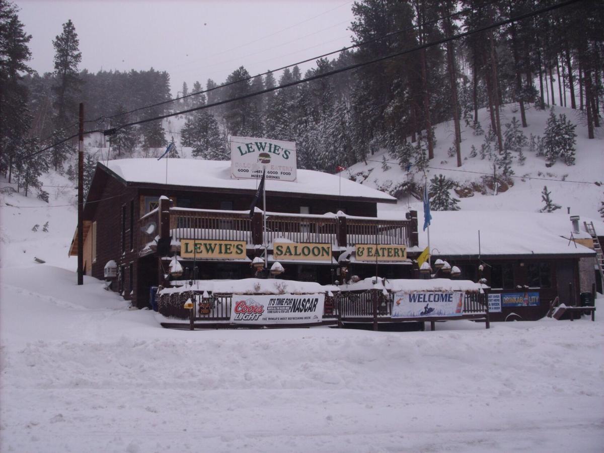 Lewie's Burgers & Brews closing after 32 years