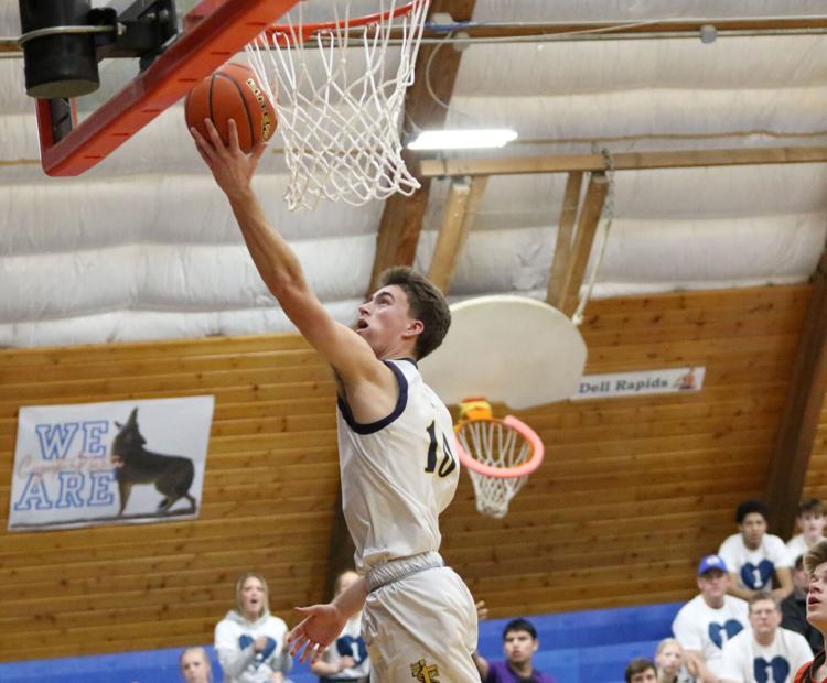 Class A and Class B boys basketball SoDak 16 scores
