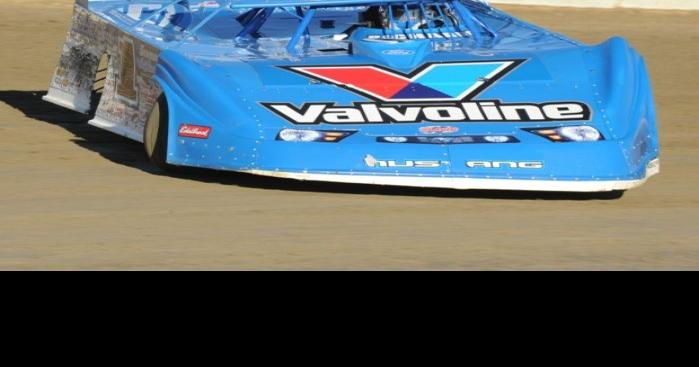 Auto racing: The Outlaws are coming