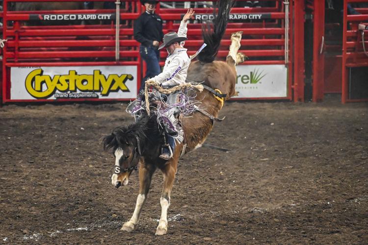 Chase Brooks wins Xtreme Broncs match at Rodeo Rapid City