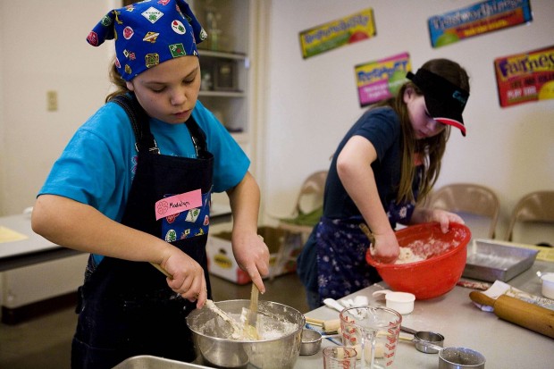 4-H kids learn art of making bread