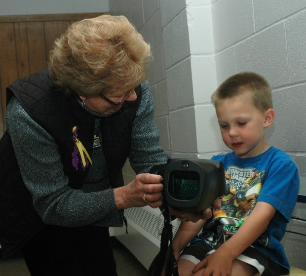 Northern Lights Lions check kids' eyes