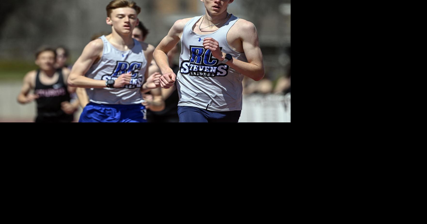 Simeon Birnbaum breaks 3200 state record at Dakota Relays