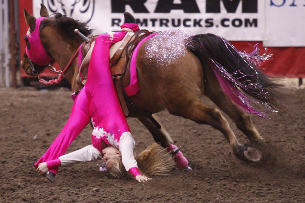 Rodeo: Muncy rides into overall lead