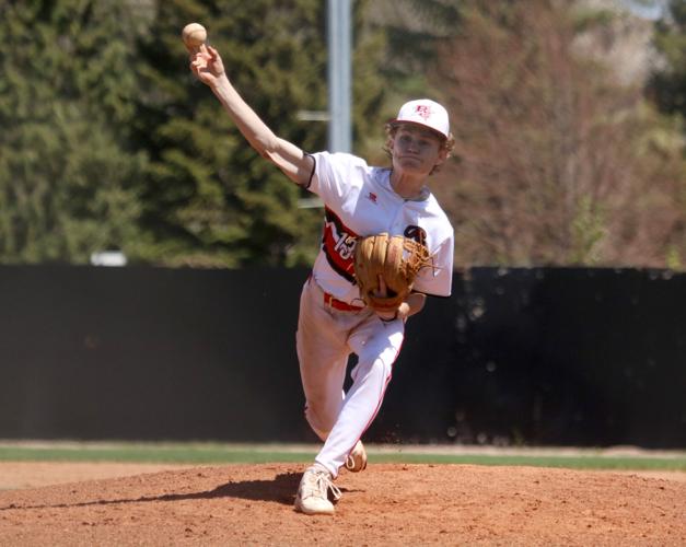 Stars split Saturday doubleheader, see Sunday rally fall short