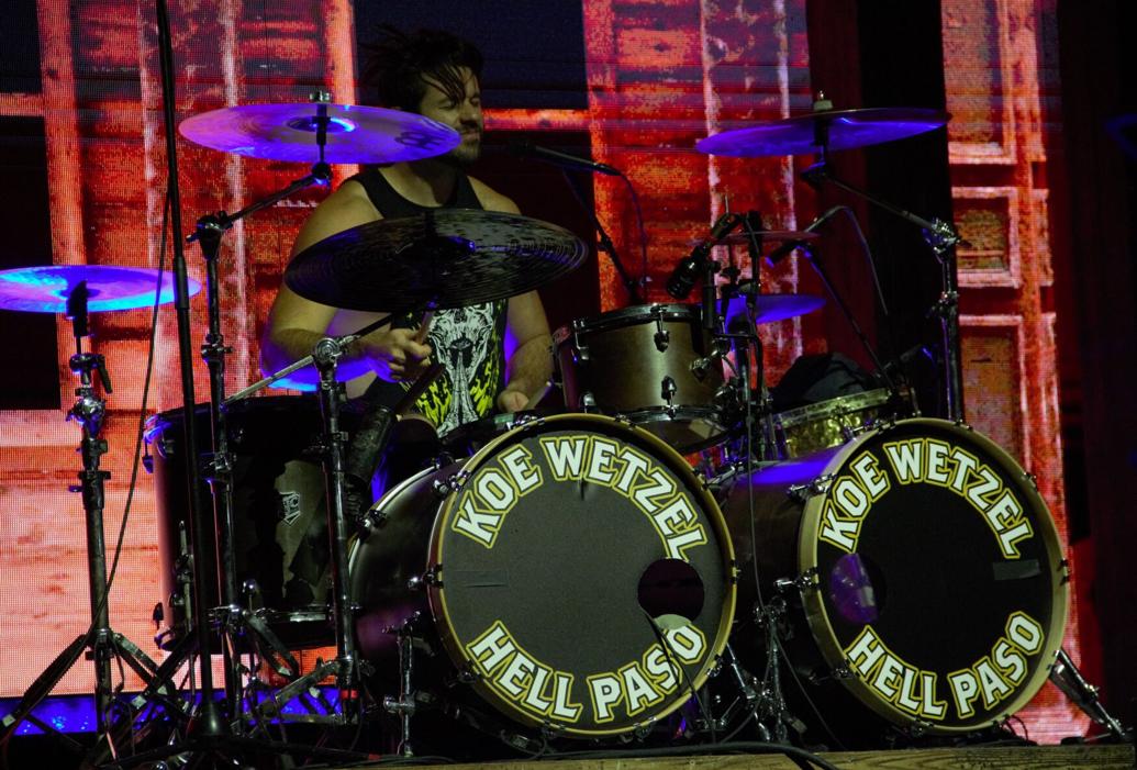 Texas rock and country singer Koe Wetzel makes debut at a muddy Buffalo ...