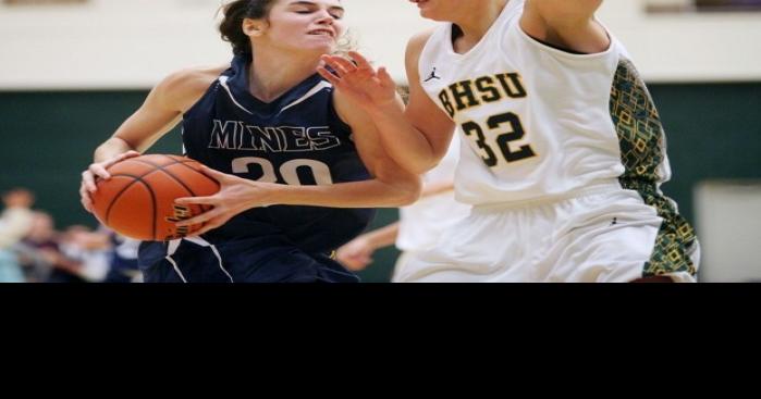 Women's basketball: 'Rockers rally to sting Yellow Jackets