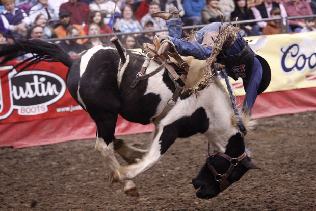 Rodeo: Muncy rides into overall lead