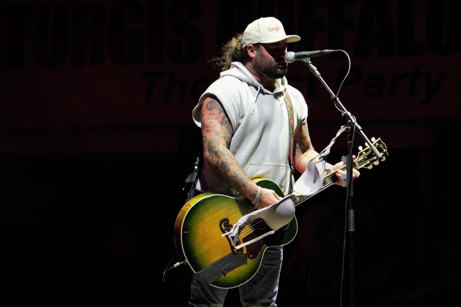 Texas rock and country singer Koe Wetzel makes debut at a muddy Buffalo ...