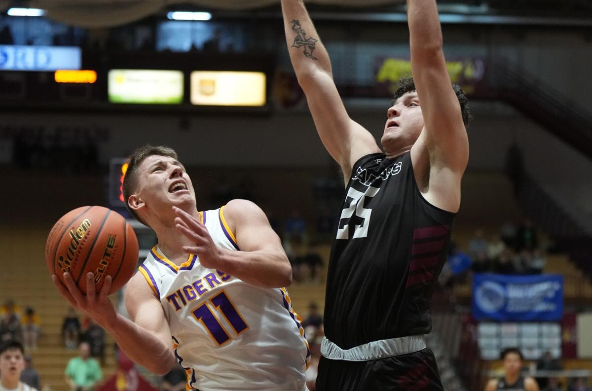 PREP ROUNDUP: Joe Sayler scores 2,000th point in LNI opener