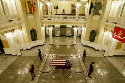 Hundreds pay respects to late Gov. Bill Janklow