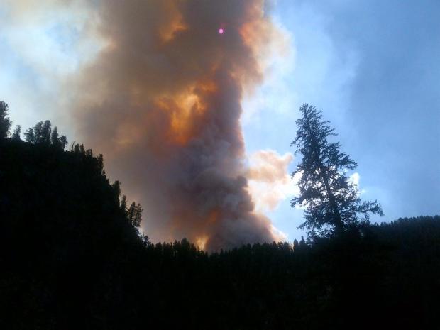 Gold Pan fire grows by 677 acres, crosses Magruder Road