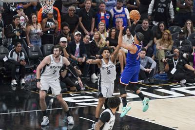 BASKETBALL-NBA-SAS-NYK/
