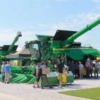 Used tractors dominate biggest U.S. outdoor farm show