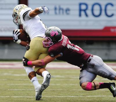 League honors UC Davis running back Manzanares