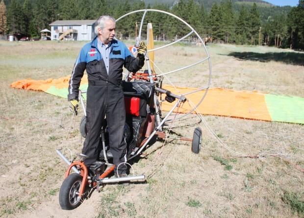 Flying machine: Man uses powered parachute to soar above Bitterroot Valley