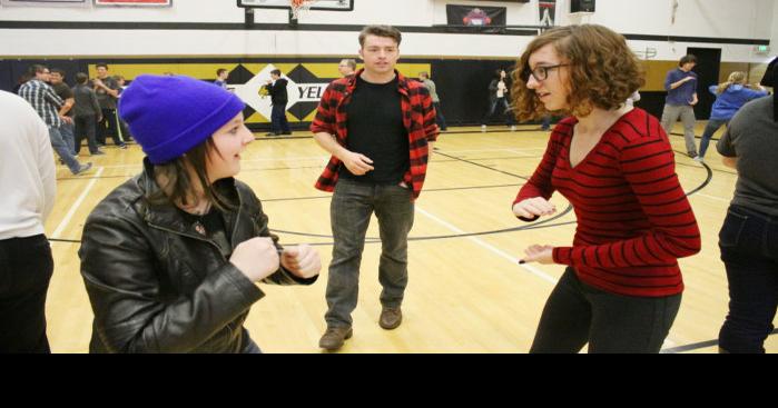 Slapped: Stevensville High School students take part in stage combat ...