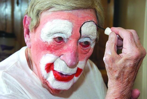 World's oldest clown still has tricks up his sleeve