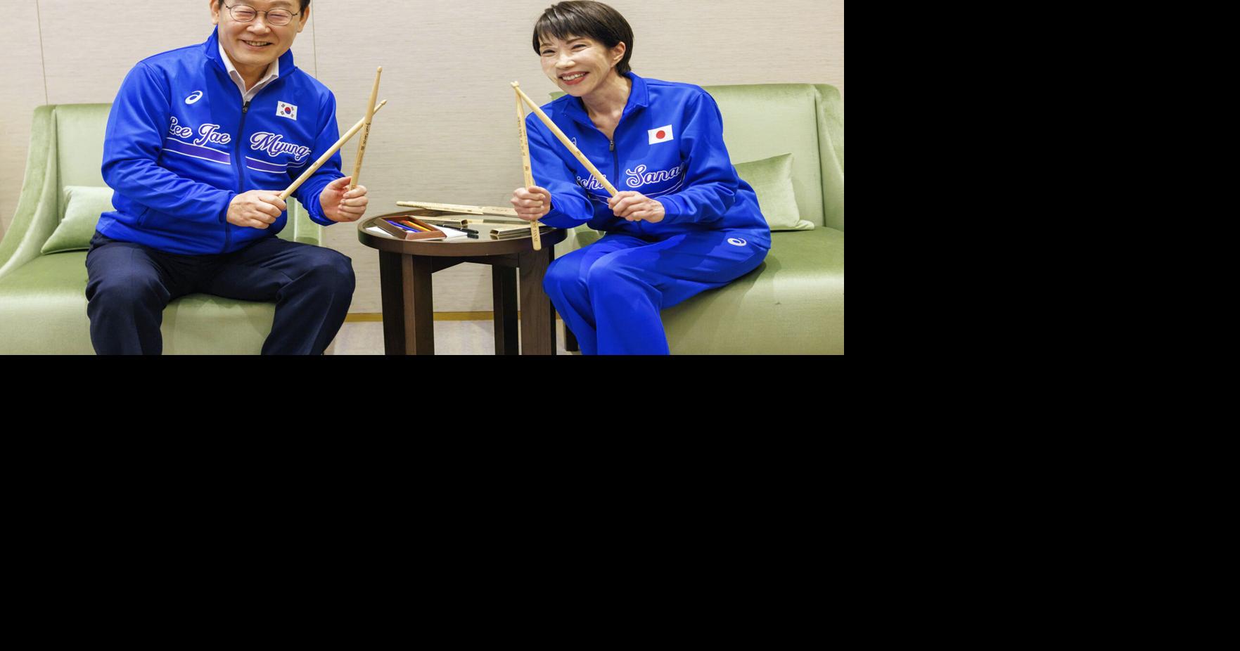 Japanese and South Korean leaders jam to K-pop hits at a summit | Ap ...