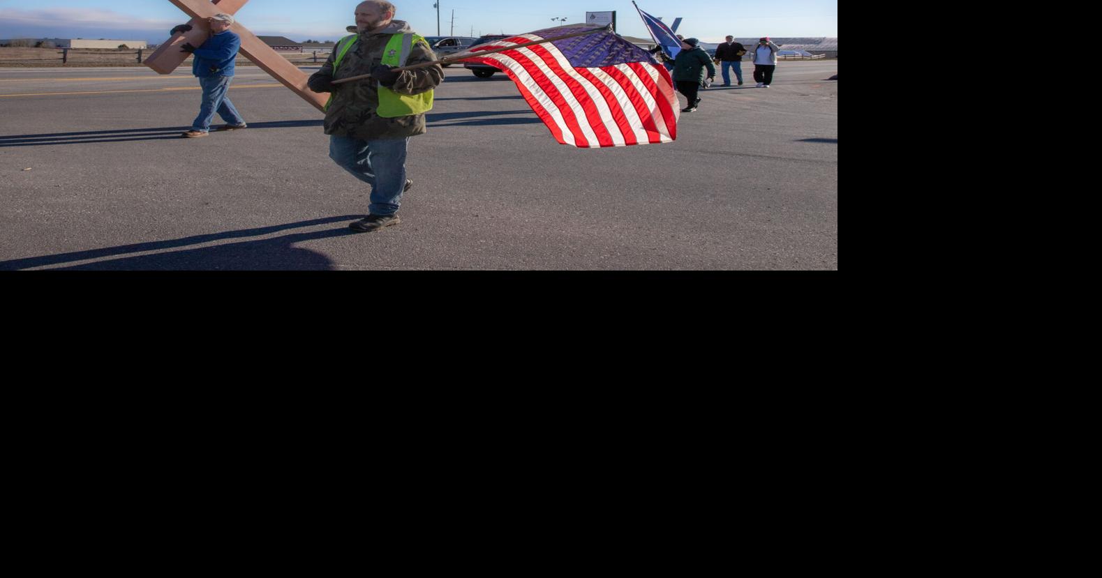 Good Friday cross walk draws supporters | Local News | record-eagle.com