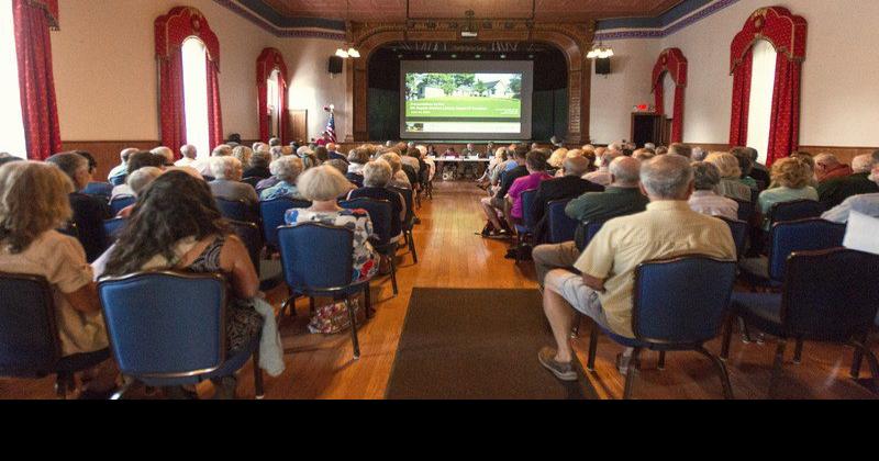 Elk Rapids library talk draws hundreds | Local News | record-eagle.com