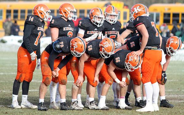 Football roundup: Stags, Vikings shutout opponents in league play ...