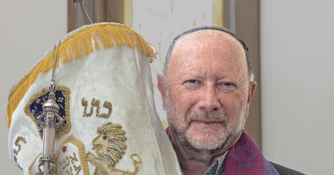 TORAH TREASURE: Synagogue celebrates rescue of Holocaust scroll | News ...