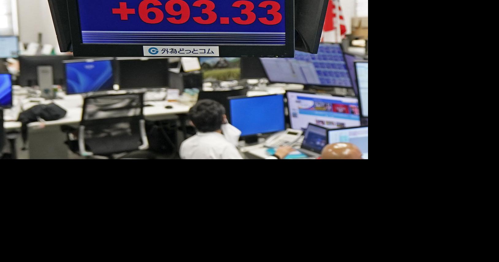 Oil drops below $80 per barrel, while tech stocks weigh on a mixed Wall ...