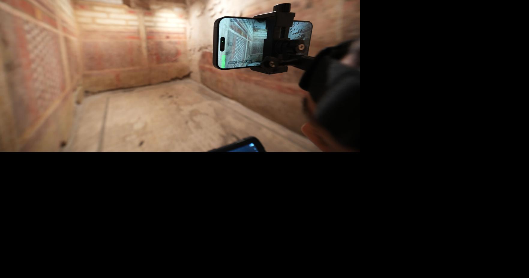 Ancient Rome meets modern technology as tourists visit an ancient home ...