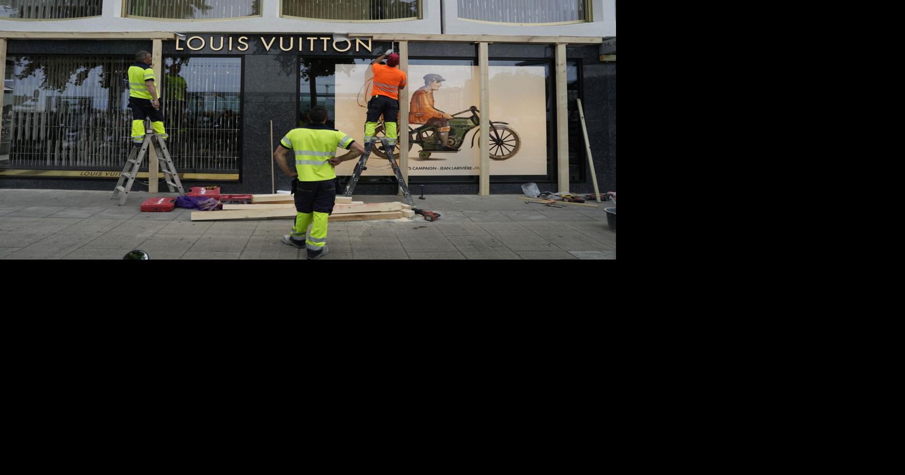 Downtown Geneva boards up as drastic security tightens ahead of anti-G7 ...