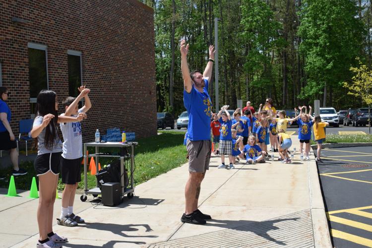 Young Trojans join worldwide workout | News | recordargusnews.com