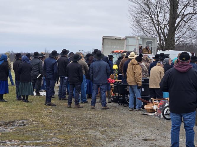 Amish family staggered by generosity at benefit auction after crash ...