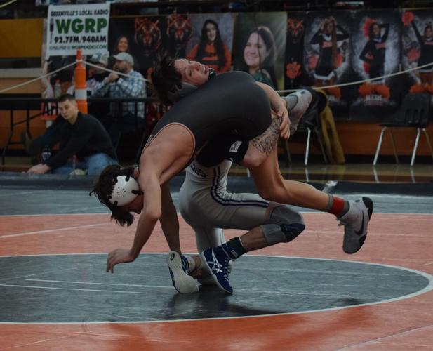 Raiders lose to the Beavers in D-10 Class 2A team semifinals, 37-34 ...