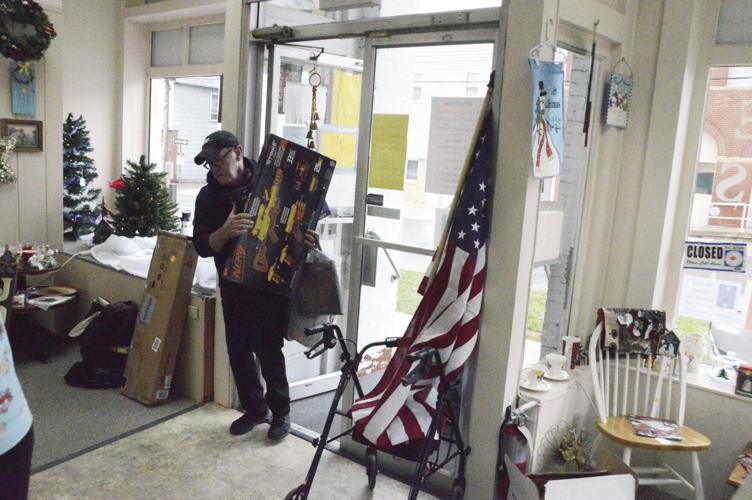 Helping Hands: Doing God's work in Lakeview area | Community ...