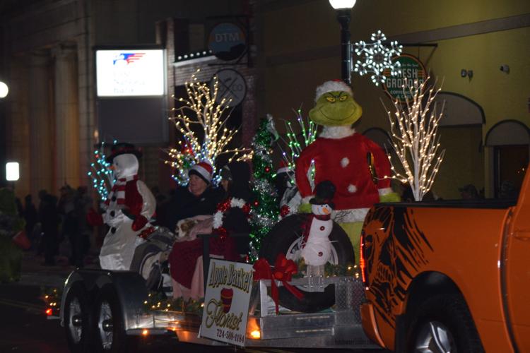 Greenville throngs usher in Christmas season with annual parade | News ...