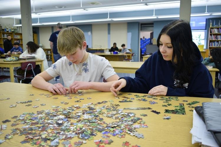 Reynolds cell phone ban gets ringing review from students | News ...