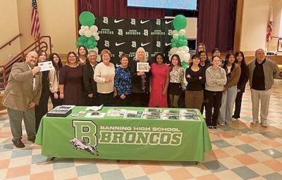 Broncos golf team receives donation from Sun Lakes | Sports ...