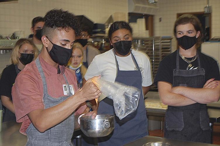 ‘Baketopia’ star shares talents back at Beaumont High School | Schools ...