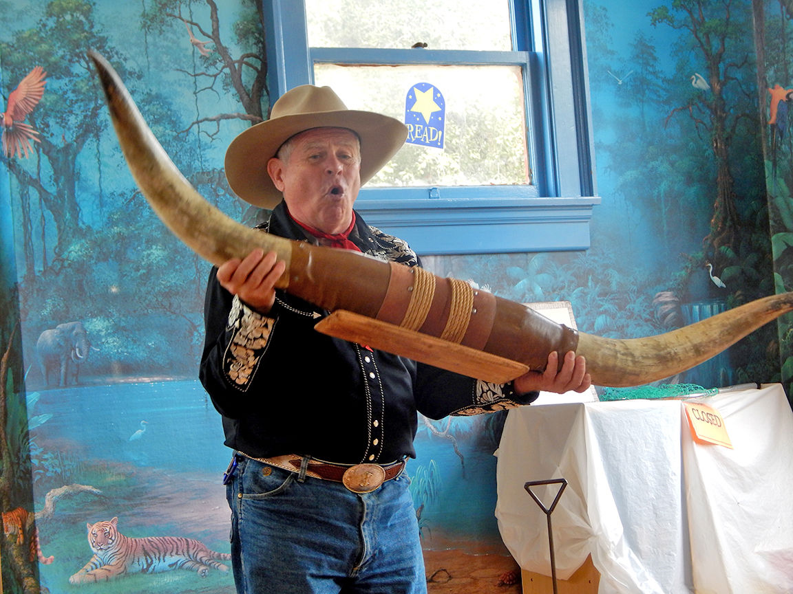 Cowboy Ken entertains audience with tales of the American cowboy ...