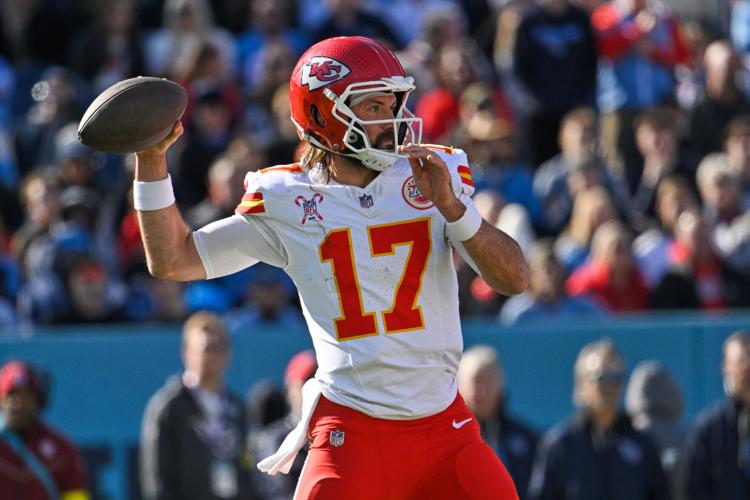 Chiefs QB Minshew knocked out of game by Titans with injured knee ...