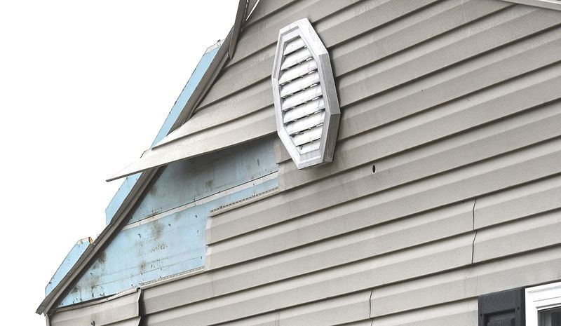 Strong winds take roof off home (WITH VIDEO) | News | register-herald.com