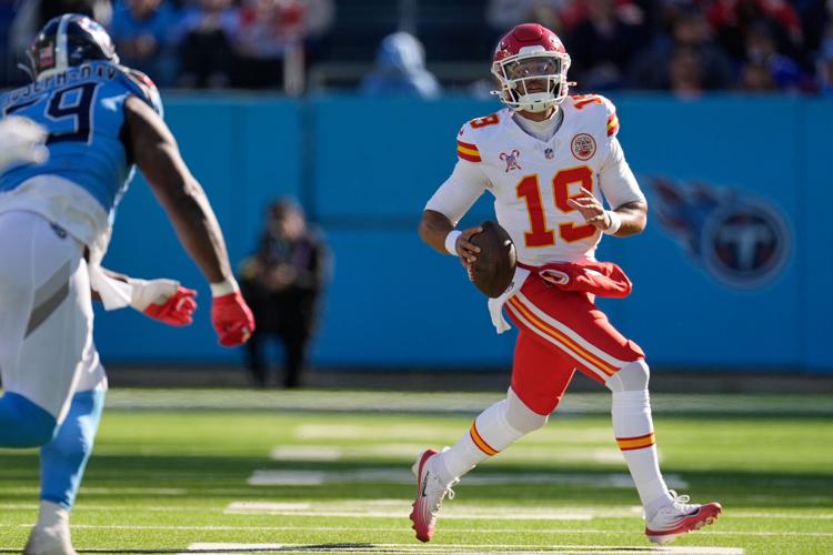 Chiefs QB Minshew knocked out of game by Titans with injured knee ...