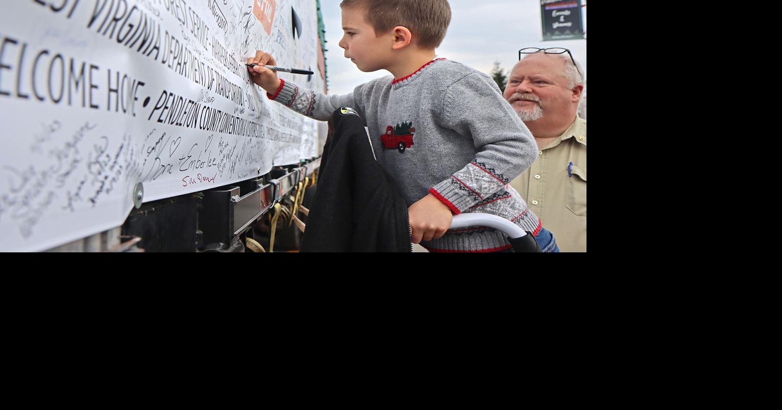 PHOTOS: Capitol Tree Visits Tamarack | News | register-herald.com