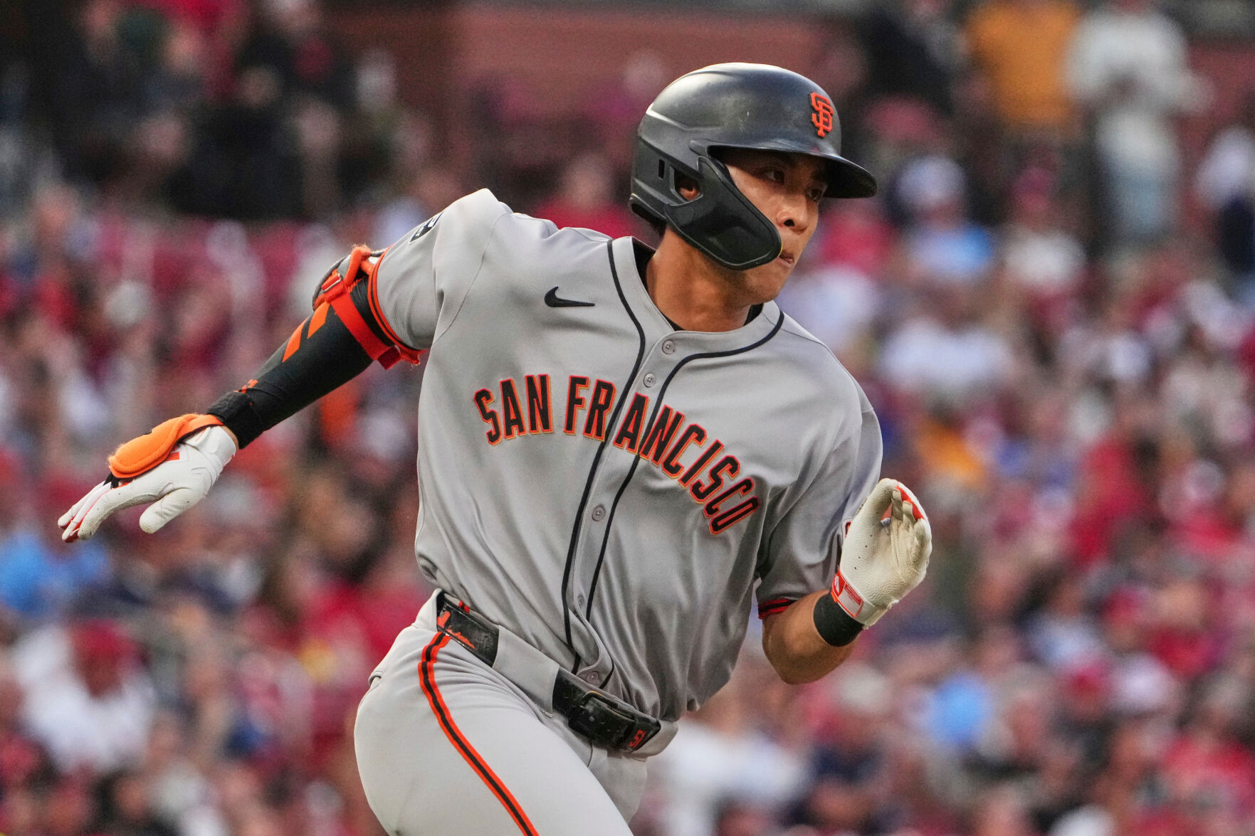 Giants OF Jung Hoo Lee stopped briefly at LAX because of missing travel ...