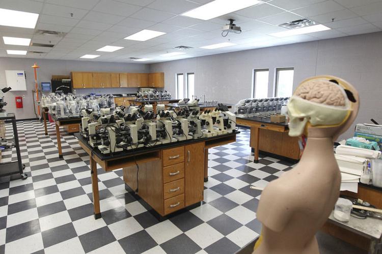 Students touring WVU Tech in Beckley to see what it's all about | News ...